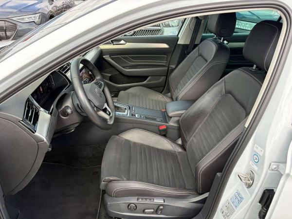 White Volkswagen Passat 2023 in Vilnius, with an engine capacity of 1.97 L and mileage of 200 thousand km for 17700 €, photo 9 on AUTOMOTO.COM.LV