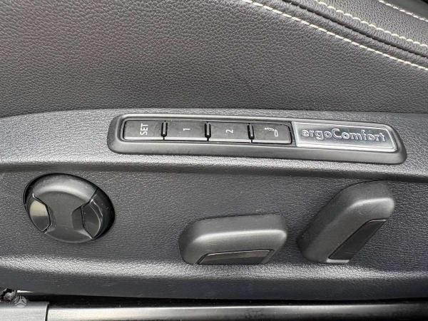 White Volkswagen Passat 2023 in Vilnius, with an engine capacity of 1.97 L and mileage of 200 thousand km for 17700 €, photo 10 on AUTOMOTO.COM.LV