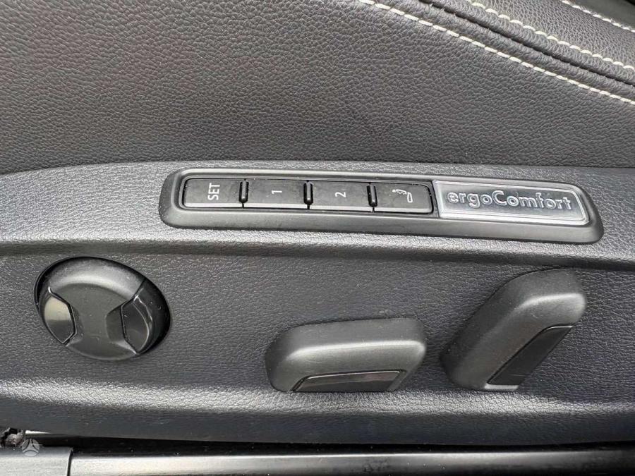 White Volkswagen Passat 2023 in Vilnius, with an engine capacity of 1.97 L and mileage of 200 thousand km for 17700 €, photo 11 on AUTOMOTO.COM.LV