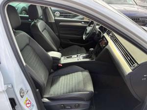 White Volkswagen Passat 2023 in Vilnius, with an engine capacity of 1.97 L and mileage of 200 thousand km for 17700 €, photo 13 on AUTOMOTO.COM.LV