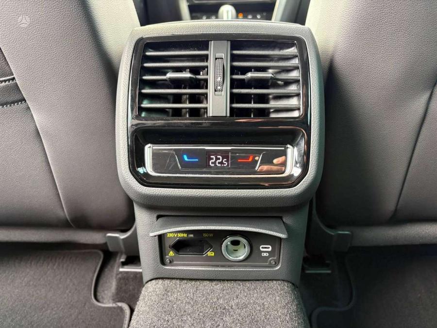 White Volkswagen Passat 2023 in Vilnius, with an engine capacity of 1.97 L and mileage of 200 thousand km for 17700 €, photo 15 on AUTOMOTO.COM.LV