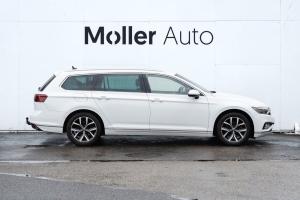 Balts Volkswagen Passat 2023 Rīga, ar dzinēja tilpumu 2.00 L un nobraukumu 140 tūkst. km par 23500 €, foto 6 vietnē AUTOMOTO.COM.LV