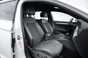 Balts Volkswagen Passat 2023 Rīga, ar dzinēja tilpumu 2.00 L un nobraukumu 140 tūkst. km par 23500 €, foto 9 vietnē AUTOMOTO.COM.LV