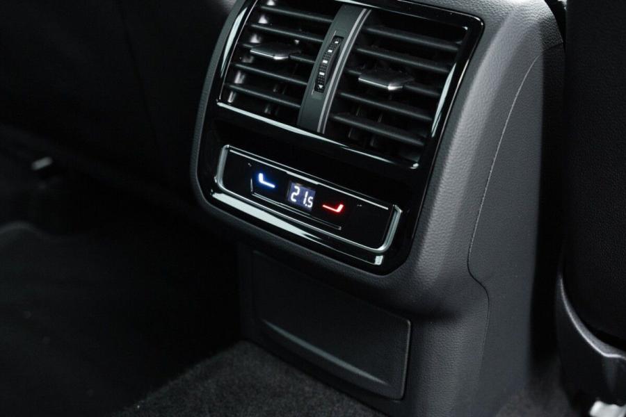 Balts Volkswagen Passat 2023 Rīga, ar dzinēja tilpumu 2.00 L un nobraukumu 140 tūkst. km par 23500 €, foto 10 vietnē AUTOMOTO.COM.LV