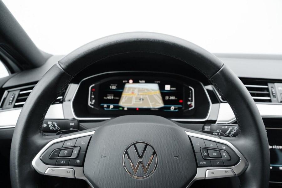 White Volkswagen Passat 2023 in Riga, with an engine capacity of 2.00 L and mileage of 140 thousand km for 23500 €, photo 24 on AUTOMOTO.COM.LV