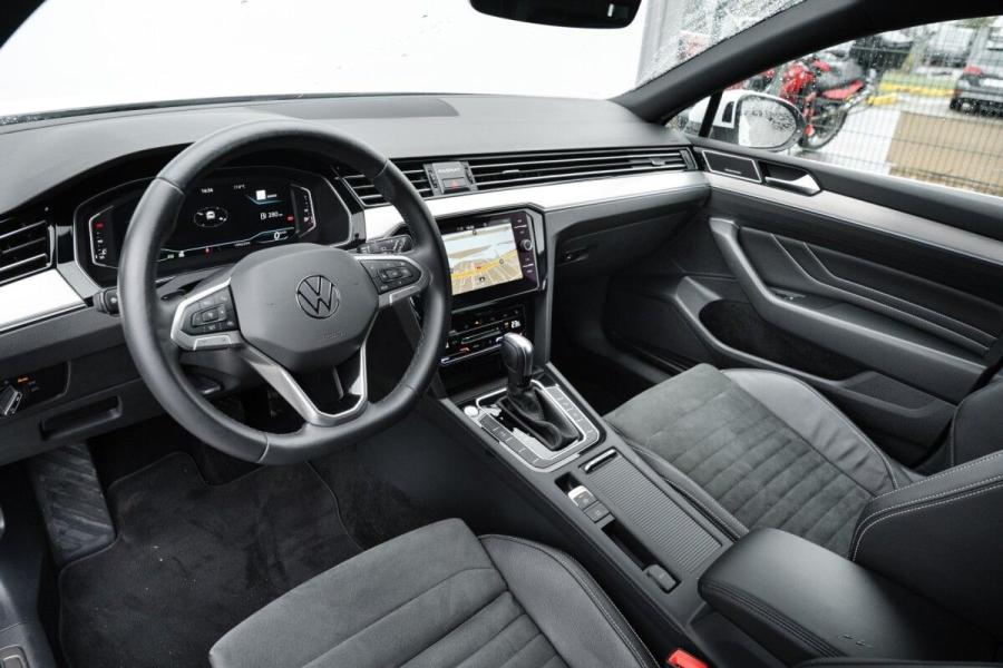 White Volkswagen Passat 2023 in Riga, with an engine capacity of 2.00 L and mileage of 140 thousand km for 23500 €, photo 37 on AUTOMOTO.COM.LV