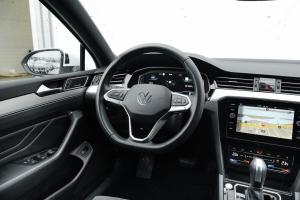 White Volkswagen Passat 2023 in Riga, with an engine capacity of 2.00 L and mileage of 140 thousand km for 23500 €, photo 38 on AUTOMOTO.COM.LV