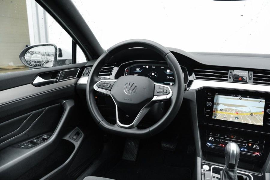 White Volkswagen Passat 2023 in Riga, with an engine capacity of 2.00 L and mileage of 140 thousand km for 23500 €, photo 38 on AUTOMOTO.COM.LV