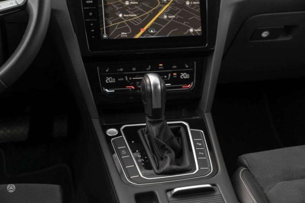Balts Volkswagen Passat 2023 Viļņa, ar dzinēja tilpumu 2.00 L un nobraukumu 137 tūkst. km par 26350 €, foto 9 vietnē AUTOMOTO.COM.LV