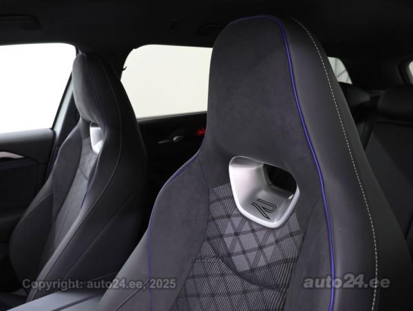 White Volkswagen Passat 2024 in Tallinn, with an engine capacity of 2.00 L and mileage of 3 thousand km for 46900 €, photo 11 on AUTOMOTO.COM.LV