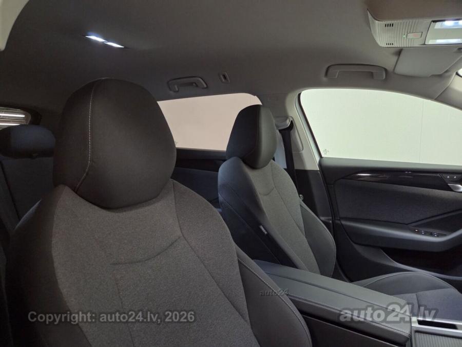 Белый Фольксваген Пассат 2024 в Таллин, объемом двигателя 1.50 л и пробегом 39 тыс. км за 28900 €, фото 17 на AUTOMOTO.COM.LV