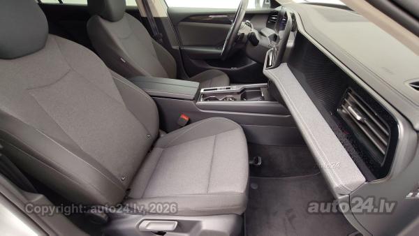White Volkswagen Passat 2024 in Tallinn, with an engine capacity of 1.50 L and mileage of 39 thousand km for 27900 €, photo 6 on AUTOMOTO.COM.LV