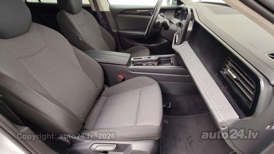 White Volkswagen Passat 2024 in Tallinn, with an engine capacity of 1.50 L and mileage of 39 thousand km for 27900 €, photo 7 on AUTOMOTO.COM.LV