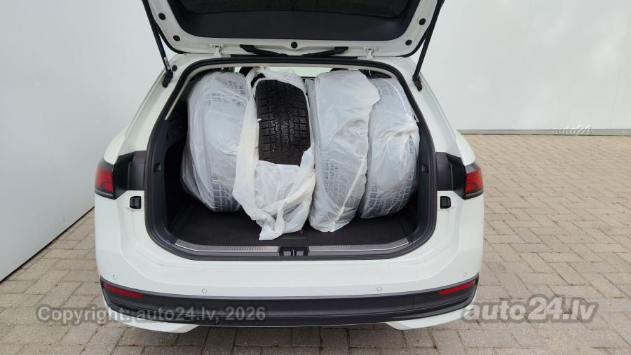 White Volkswagen Passat 2024 in Tallinn, with an engine capacity of 1.50 L and mileage of 39 thousand km for 27900 €, photo 11 on AUTOMOTO.COM.LV