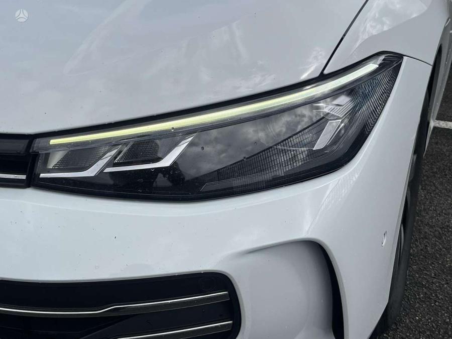 White Volkswagen Passat 2024 in Vilnius, with an engine capacity of 1.97 L and mileage of 172 thousand km for 23900 €, photo 5 on AUTOMOTO.COM.LV