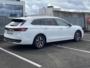 White Volkswagen Passat 2024 in Vilnius, with an engine capacity of 1.97 L and mileage of 172 thousand km for 23900 €, photo 8 on AUTOMOTO.COM.LV