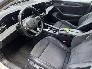 White Volkswagen Passat 2024 in Vilnius, with an engine capacity of 1.97 L and mileage of 172 thousand km for 23900 €, photo 10 on AUTOMOTO.COM.LV