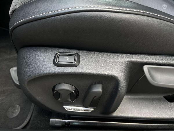 White Volkswagen Passat 2024 in Vilnius, with an engine capacity of 1.97 L and mileage of 172 thousand km for 23900 €, photo 10 on AUTOMOTO.COM.LV