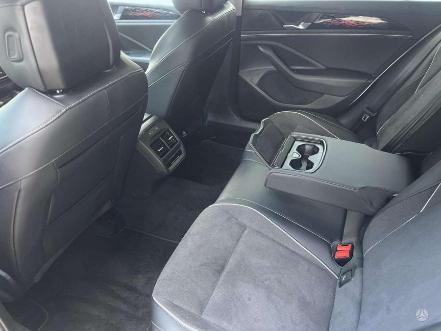 White Volkswagen Passat 2024 in Vilnius, with an engine capacity of 1.97 L and mileage of 172 thousand km for 23900 €, photo 12 on AUTOMOTO.COM.LV