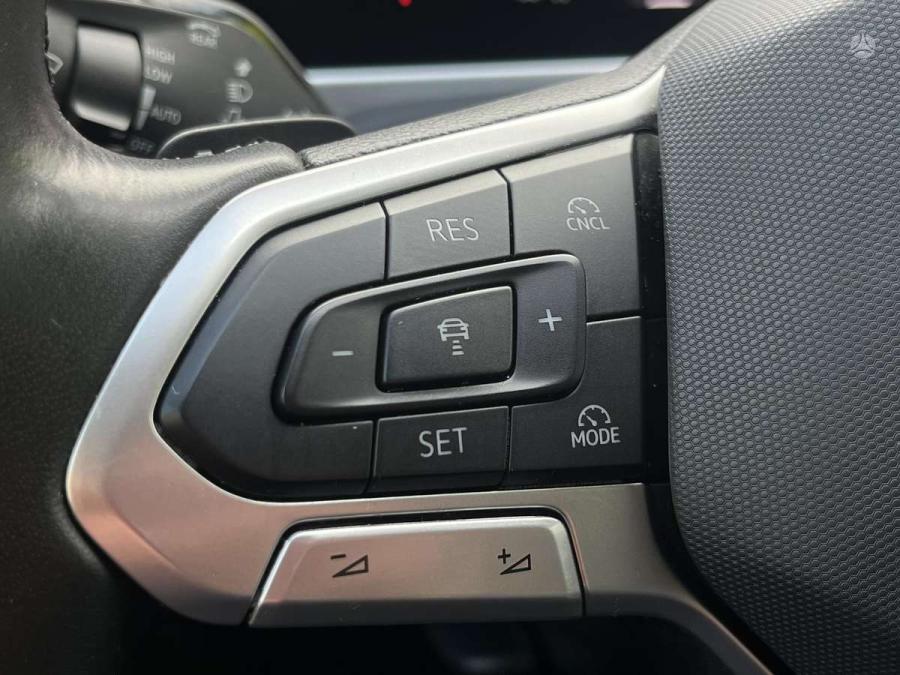 White Volkswagen Passat 2024 in Vilnius, with an engine capacity of 1.97 L and mileage of 172 thousand km for 23900 €, photo 19 on AUTOMOTO.COM.LV
