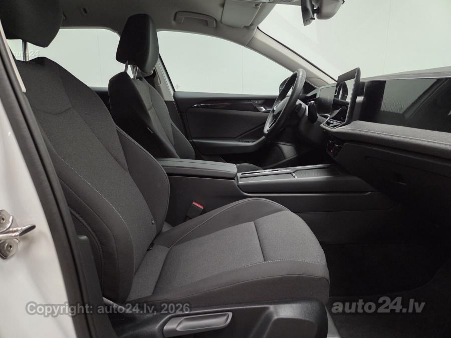 Balts Volkswagen Passat 2024 Tallina, ar dzinēja tilpumu 1.50 L un nobraukumu 29 tūkst. km par 27900 €, foto 16 vietnē AUTOMOTO.COM.LV