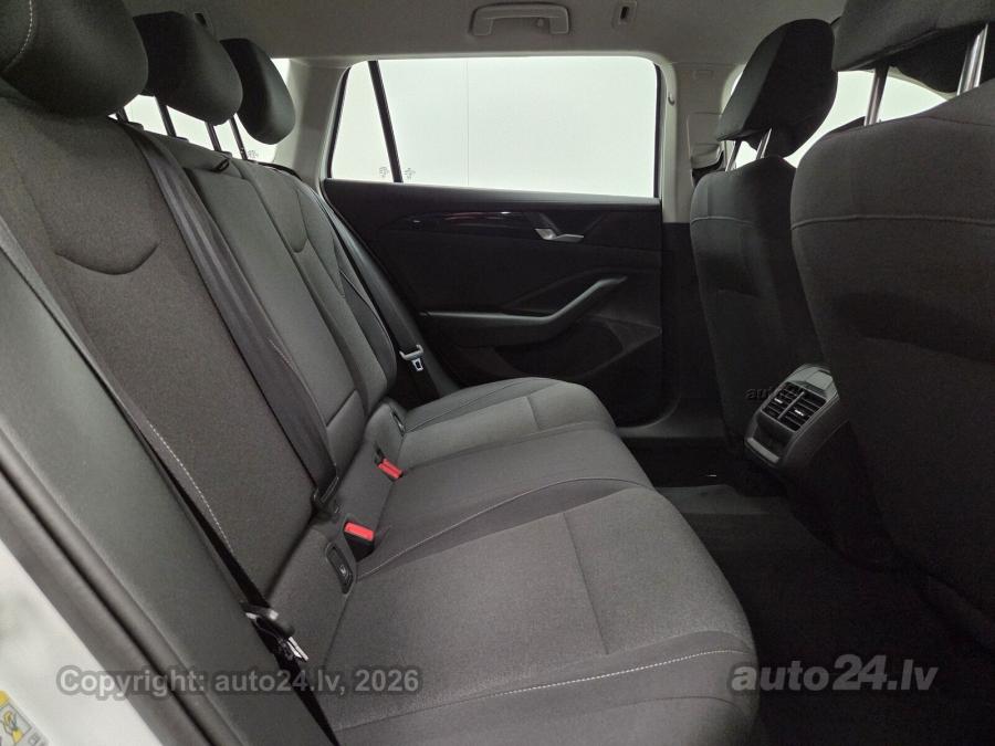 Balts Volkswagen Passat 2024 Tallina, ar dzinēja tilpumu 1.50 L un nobraukumu 29 tūkst. km par 27900 €, foto 18 vietnē AUTOMOTO.COM.LV