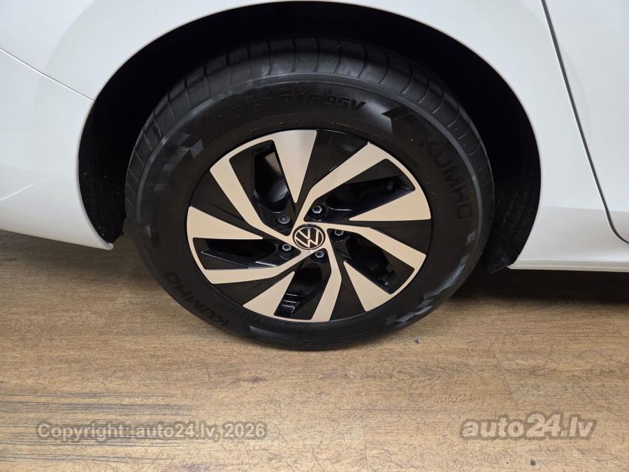 Balts Volkswagen Passat 2024 Tallina, ar dzinēja tilpumu 1.50 L un nobraukumu 29 tūkst. km par 27900 €, foto 20 vietnē AUTOMOTO.COM.LV