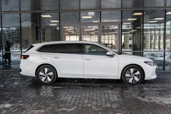 Balts Volkswagen Passat 2025 Viļņa, ar dzinēja tilpumu 1.50 L un nobraukumu 18 tūkst. km par 34990 €, foto 3 vietnē AUTOMOTO.COM.LV