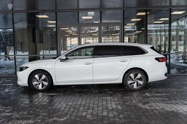 Balts Volkswagen Passat 2025 Viļņa, ar dzinēja tilpumu 1.50 L un nobraukumu 18 tūkst. km par 34990 €, foto 4 vietnē AUTOMOTO.COM.LV