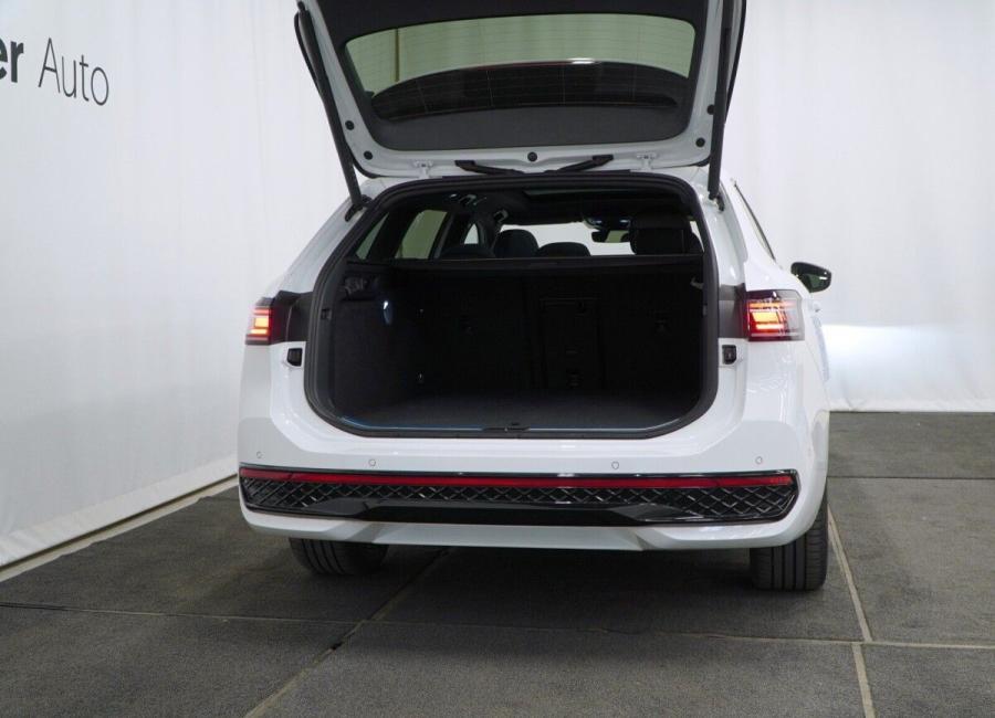 Balts Volkswagen Passat 2025 Tallina, ar dzinēja tilpumu 1.50 L un nobraukumu 6 tūkst. km par 45500 €, foto 8 vietnē AUTOMOTO.COM.LV