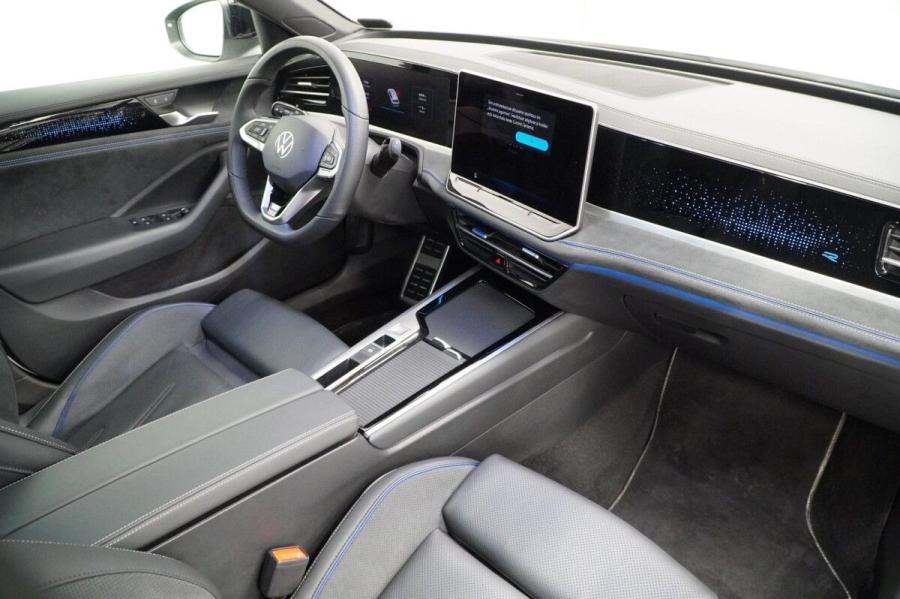 Balts Volkswagen Passat 2025 Tallina, ar dzinēja tilpumu 1.50 L un nobraukumu 6 tūkst. km par 45500 €, foto 12 vietnē AUTOMOTO.COM.LV