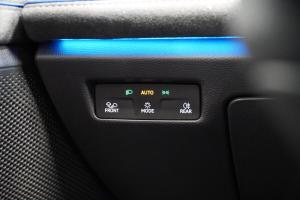 Balts Volkswagen Passat 2025 Tallina, ar dzinēja tilpumu 1.50 L un nobraukumu 6 tūkst. km par 45500 €, foto 23 vietnē AUTOMOTO.COM.LV