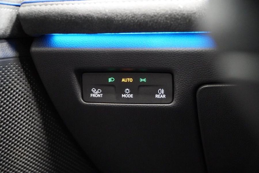 Balts Volkswagen Passat 2025 Tallina, ar dzinēja tilpumu 1.50 L un nobraukumu 6 tūkst. km par 45500 €, foto 23 vietnē AUTOMOTO.COM.LV