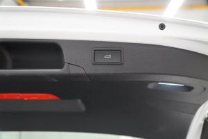 Balts Volkswagen Passat 2025 Tallina, ar dzinēja tilpumu 1.50 L un nobraukumu 6 tūkst. km par 45500 €, foto 26 vietnē AUTOMOTO.COM.LV
