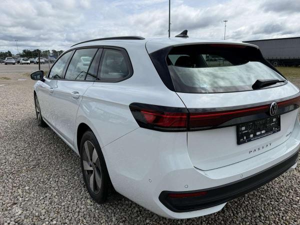White Volkswagen Passat 2025 in Vilnius, with an engine capacity of 1.50 L and mileage of 27 thousand km for 27500 €, photo 5 on AUTOMOTO.COM.LV