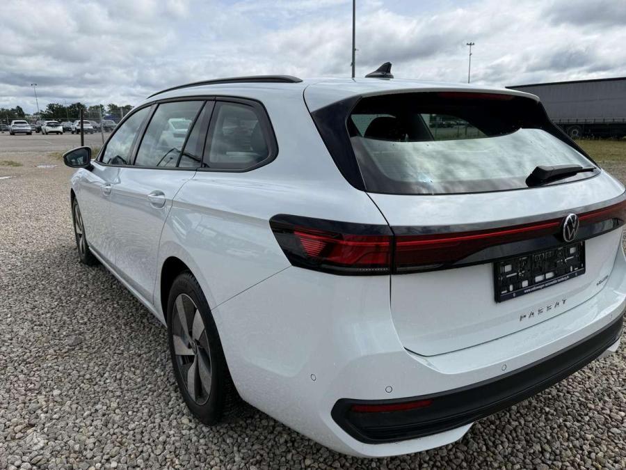 White Volkswagen Passat 2025 in Vilnius, with an engine capacity of 1.50 L and mileage of 27 thousand km for 27500 €, photo 6 on AUTOMOTO.COM.LV