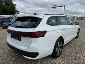 White Volkswagen Passat 2025 in Vilnius, with an engine capacity of 1.50 L and mileage of 27 thousand km for 27500 €, photo 7 on AUTOMOTO.COM.LV
