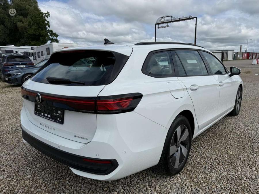 White Volkswagen Passat 2025 in Vilnius, with an engine capacity of 1.50 L and mileage of 27 thousand km for 27500 €, photo 7 on AUTOMOTO.COM.LV