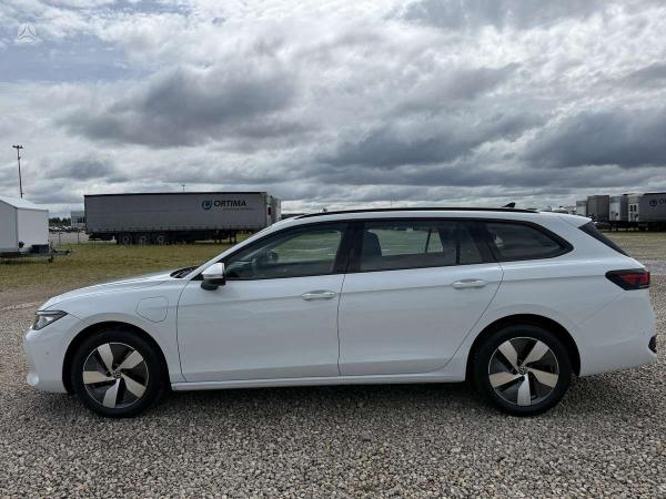White Volkswagen Passat 2025 in Vilnius, with an engine capacity of 1.50 L and mileage of 27 thousand km for 27500 €, photo 7 on AUTOMOTO.COM.LV