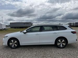 White Volkswagen Passat 2025 in Vilnius, with an engine capacity of 1.50 L and mileage of 27 thousand km for 27500 €, photo 8 on AUTOMOTO.COM.LV