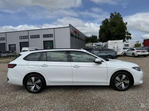 White Volkswagen Passat 2025 in Vilnius, with an engine capacity of 1.50 L and mileage of 27 thousand km for 27500 €, photo 9 on AUTOMOTO.COM.LV