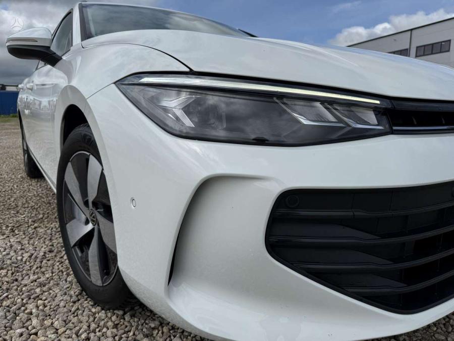 White Volkswagen Passat 2025 in Vilnius, with an engine capacity of 1.50 L and mileage of 27 thousand km for 27500 €, photo 13 on AUTOMOTO.COM.LV