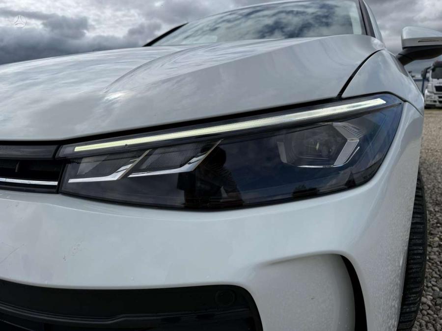 White Volkswagen Passat 2025 in Vilnius, with an engine capacity of 1.50 L and mileage of 27 thousand km for 27500 €, photo 15 on AUTOMOTO.COM.LV