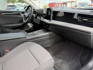 White Volkswagen Passat 2025 in Vilnius, with an engine capacity of 1.50 L and mileage of 27 thousand km for 27500 €, photo 18 on AUTOMOTO.COM.LV