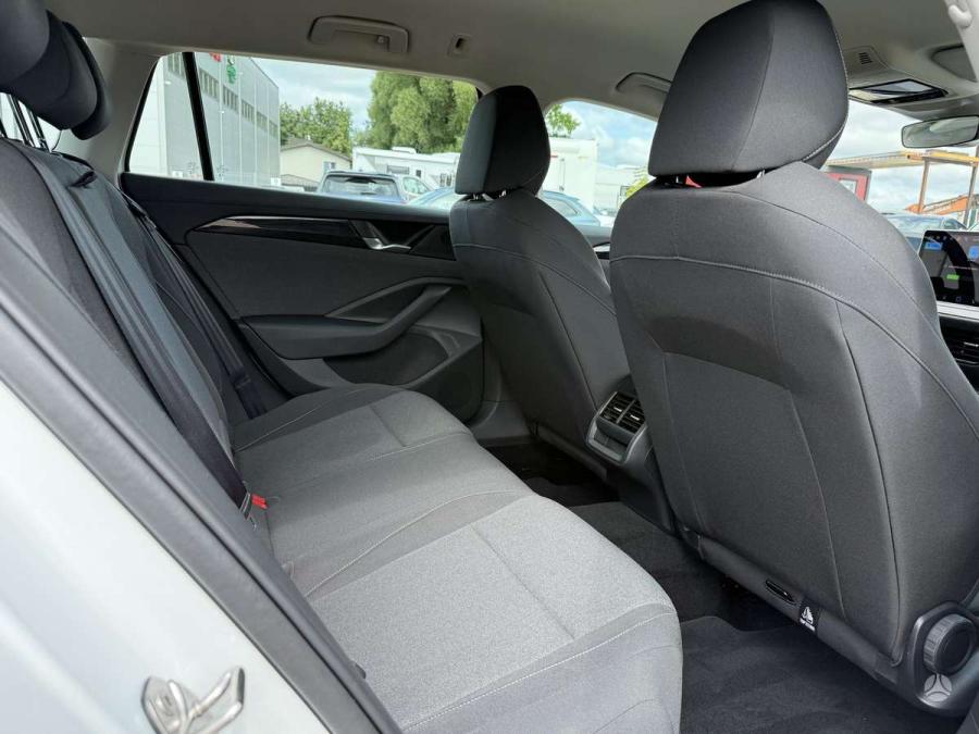 White Volkswagen Passat 2025 in Vilnius, with an engine capacity of 1.50 L and mileage of 27 thousand km for 27500 €, photo 19 on AUTOMOTO.COM.LV