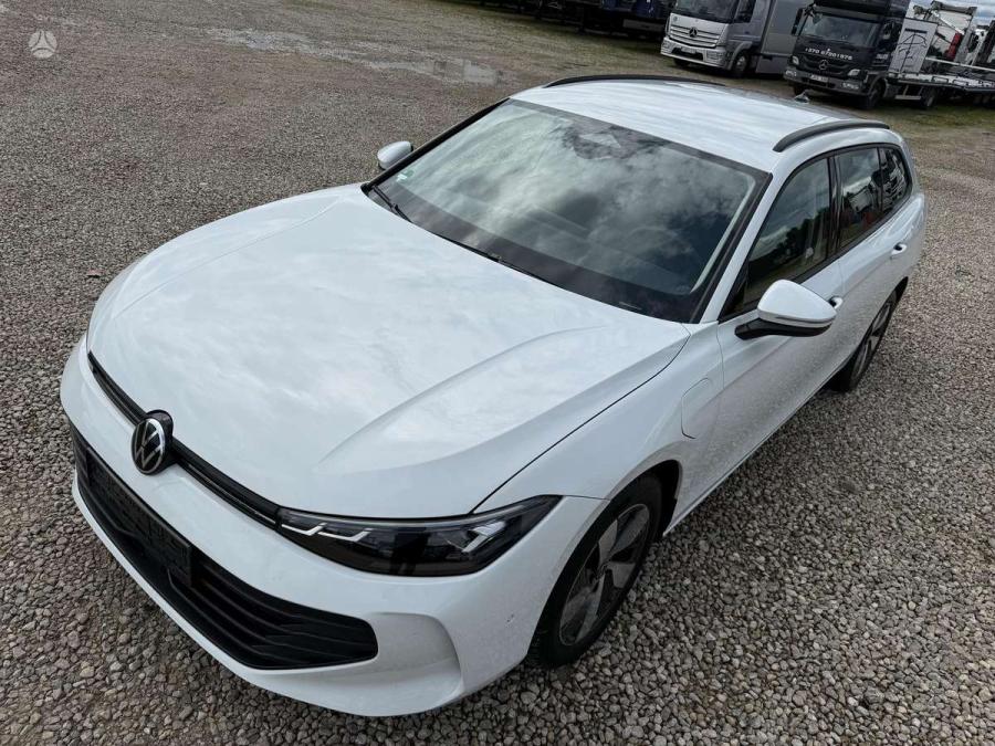 White Volkswagen Passat 2025 in Vilnius, with an engine capacity of 1.50 L and mileage of 27 thousand km for 27500 €, photo 36 on AUTOMOTO.COM.LV