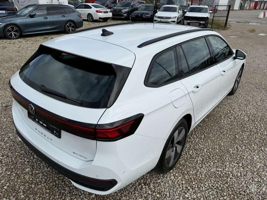 White Volkswagen Passat 2025 in Vilnius, with an engine capacity of 1.50 L and mileage of 27 thousand km for 27500 €, photo 39 on AUTOMOTO.COM.LV