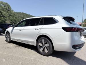 White Volkswagen Passat 2025 in Vilnius, with an engine capacity of 1.97 L and mileage of 26 thousand km for 29500 €, photo 5 on AUTOMOTO.COM.LV
