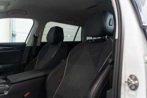Balts Volkswagen Passat 2025 Viļņa, ar dzinēja tilpumu 1.50 L un nobraukumu 18 tūkst. km par 33990 €, foto 25 vietnē AUTOMOTO.COM.LV