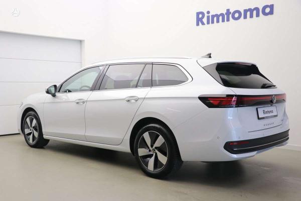White Volkswagen Passat 2025 in Vilnius, with an engine capacity of 1.50 L and mileage of 21 thousand km for 28490 €, photo 2 on AUTOMOTO.COM.LV